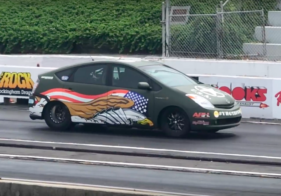 Вот так может ездить 800-сильный «Приус»