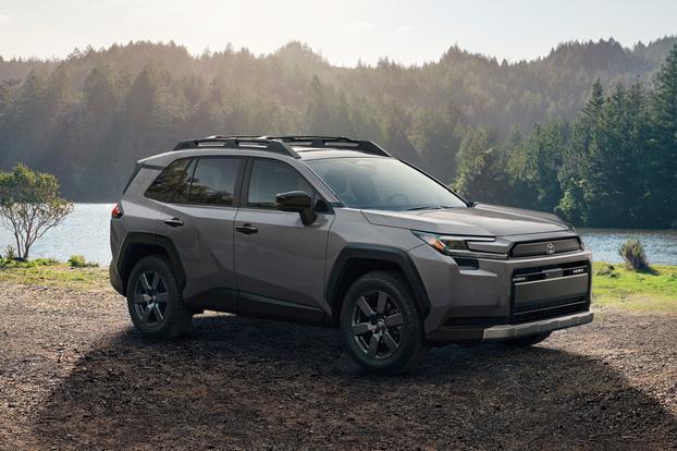 Toyota показала гибрид с V8 в видеоролике про новый RAV4: Новости — Motor