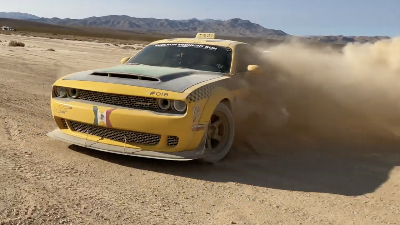 Dodge Demon устроил в пустыне гонку с новой Toyota Supra — Motor