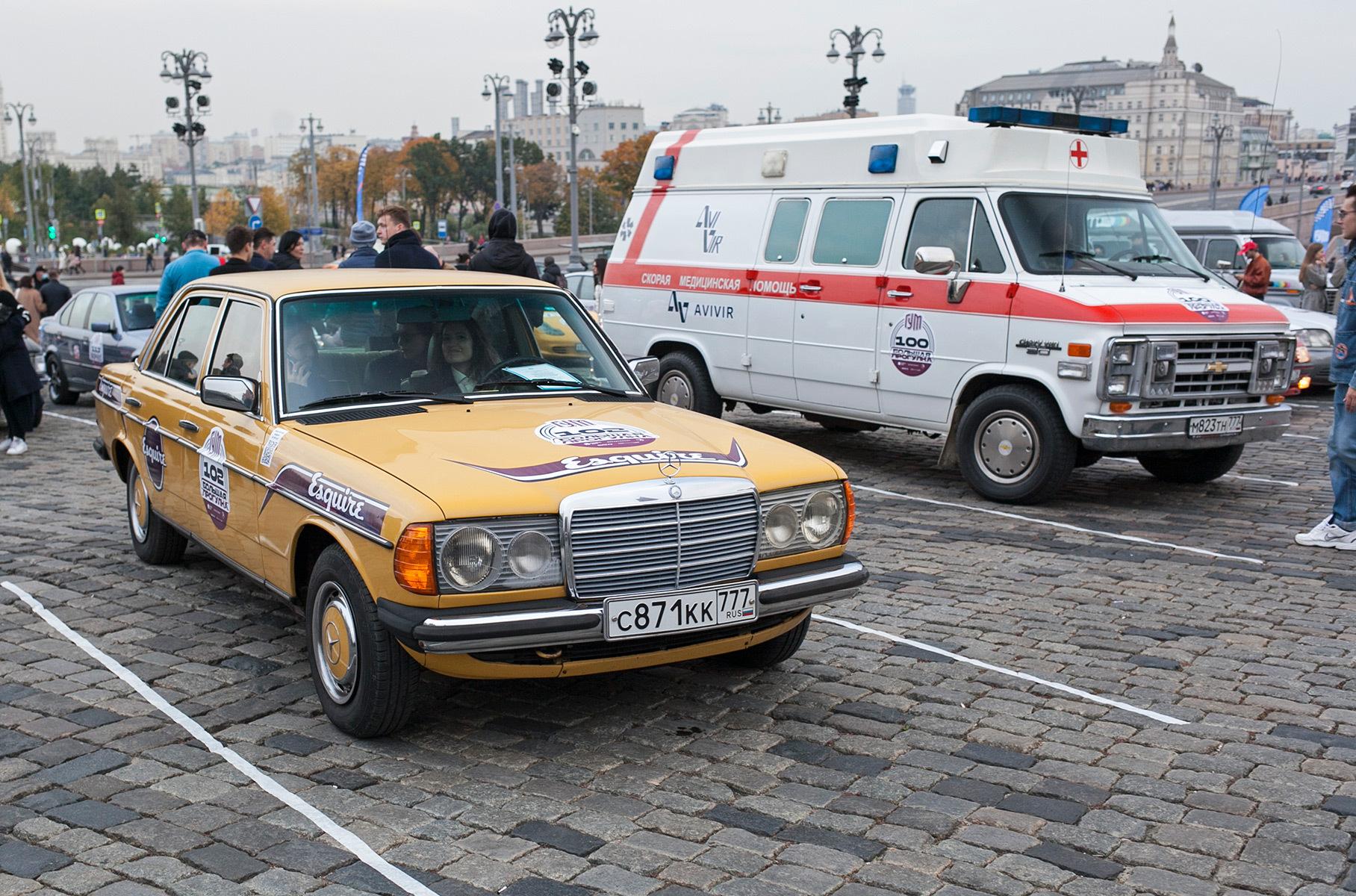 Экипажи классических Ягуаров, Porsche, Мерседесов и Bentley ...